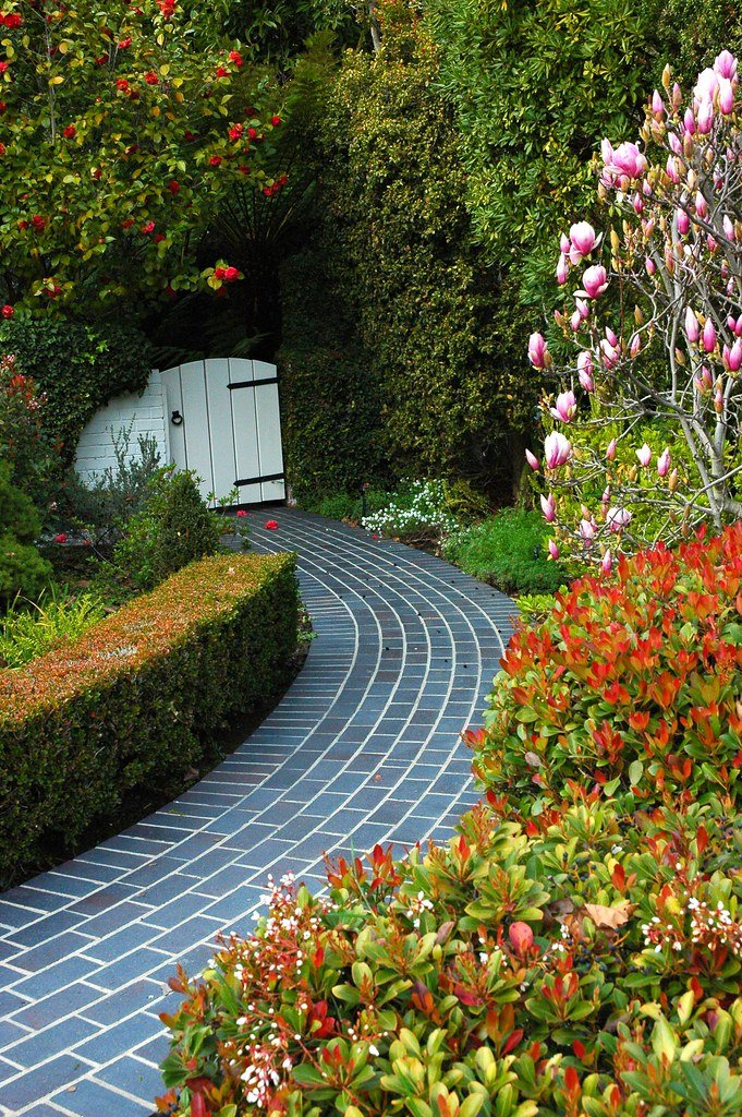 Unique Garden Path Ideas: 10 Designs that Will Enhance Your Landscape ...