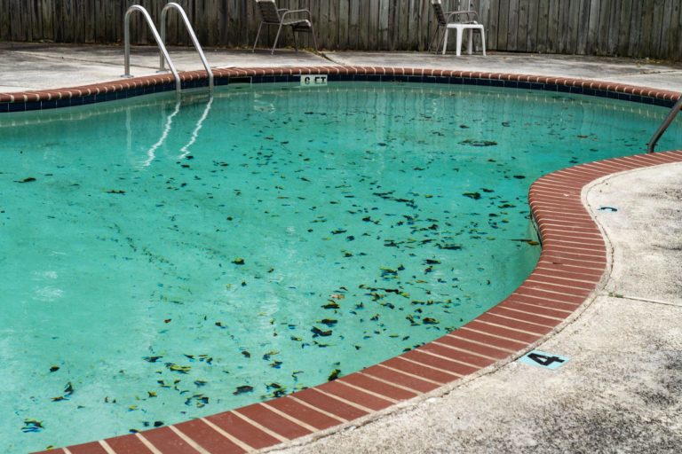 How to clean your pool deck: The ultimate guide - Architecture ADRENALINE
